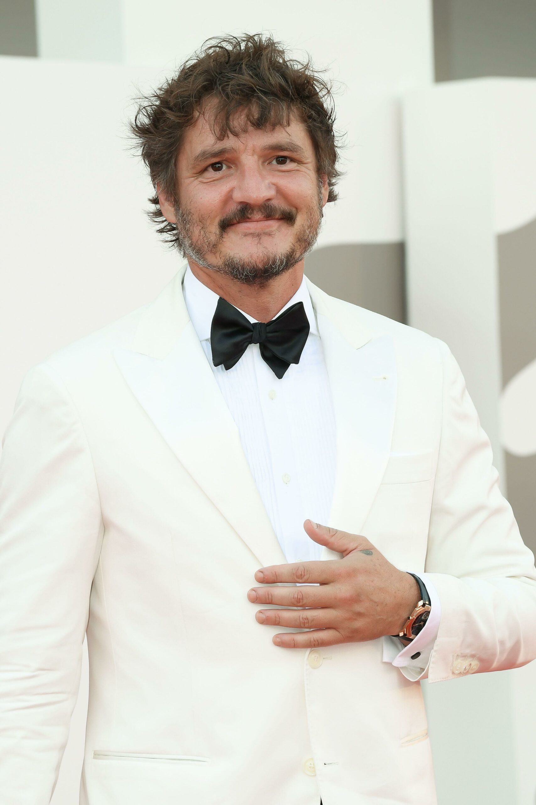 Pedro Pascal Explains Why He Always Poses With His Hand On His Torso - VT